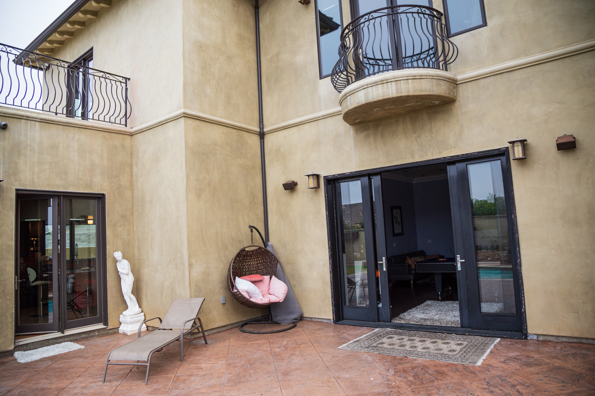 Stunning Mediterranean Mansion w/ Modern Interior - Cinematic Locations